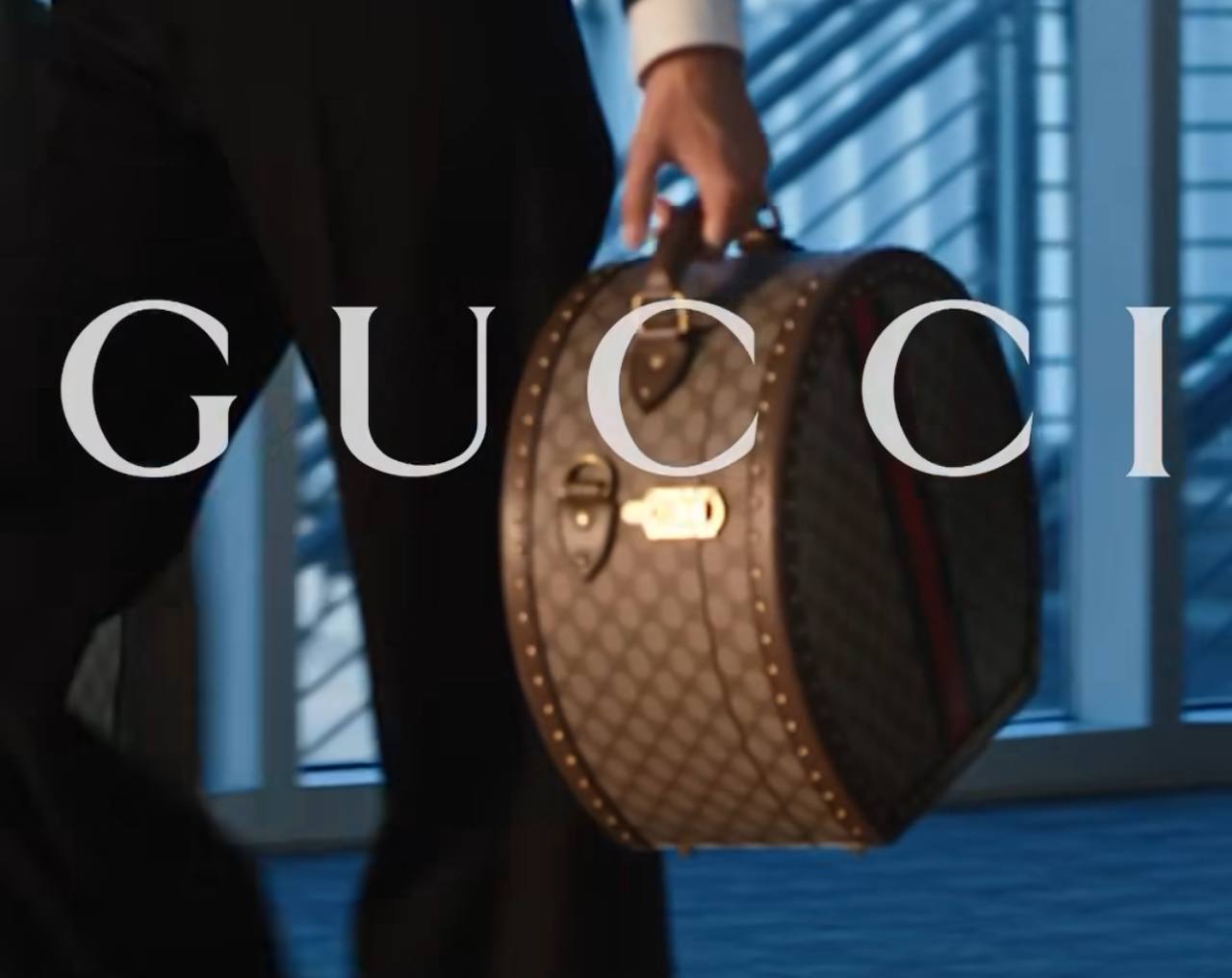 Bad Bunny и Кендалл Дженнер подтвердили свои отношения в новой рекламной кампании Gucci ...