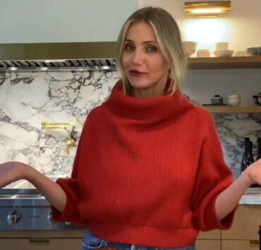 «Голая вечеринка» Насти Ивлеевой собрала обнаженных звезд первой величины: Лолита, Собчак ...