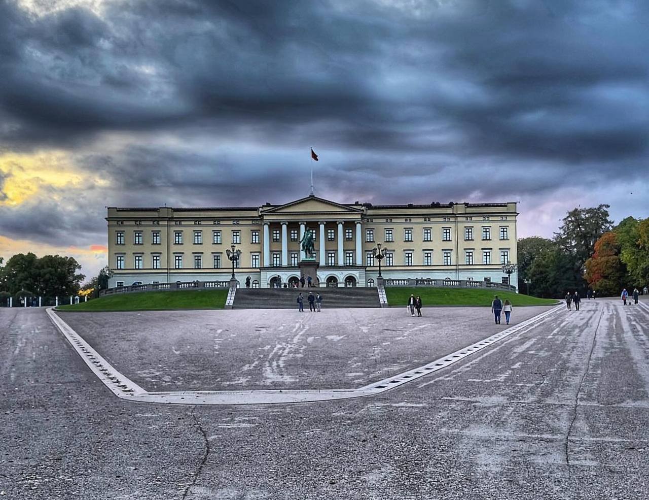 Старейший монарх Европы оказался в больнице | Womfire