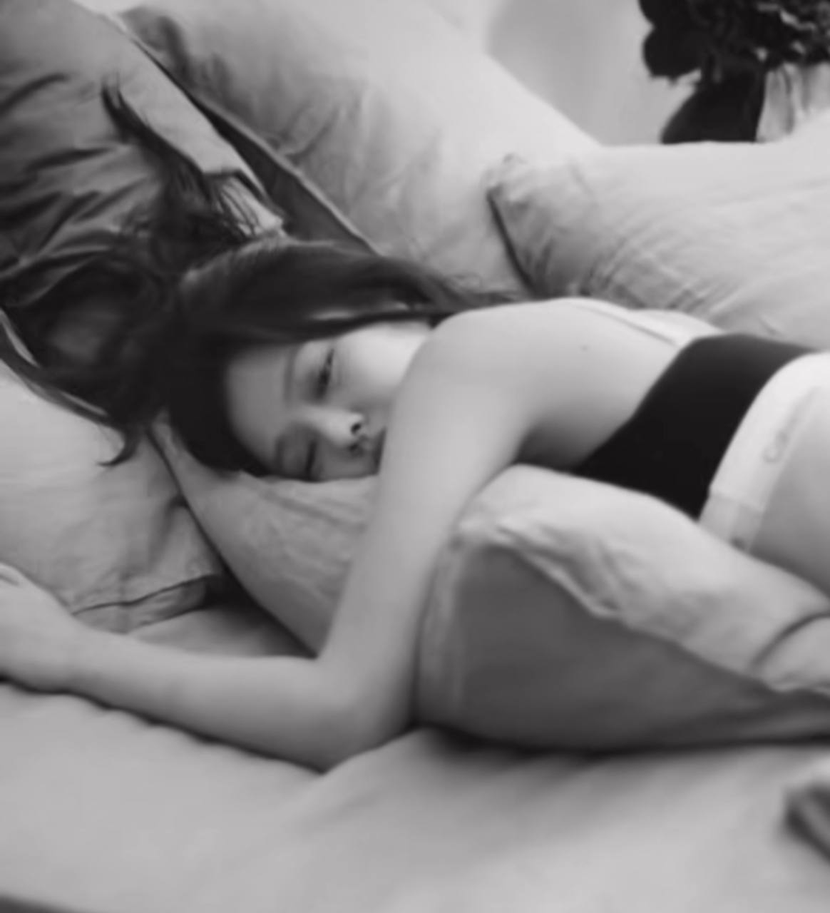 Дженни из BLACKPINK в рекламной кампании Calvin Klein Spring 2024 | Womfire