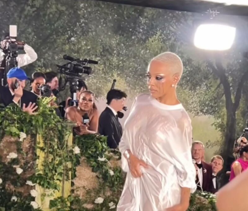 Самые «обнаженные» образы звезд на Met Gala 2024 | Womfire