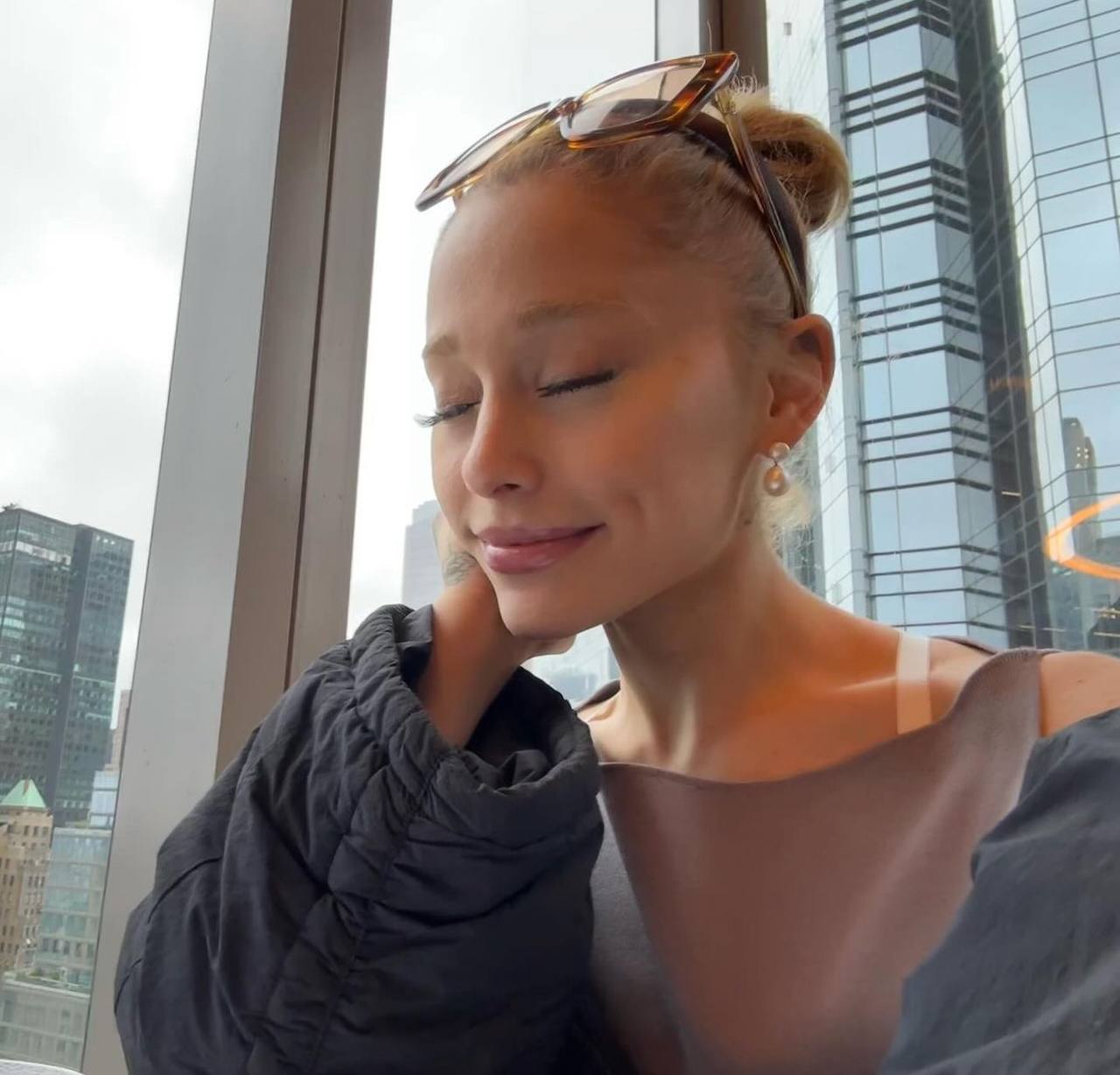 Посмотрите первое за пять лет выступление Арианы Гранде на Met Gala 2024 | Womfire