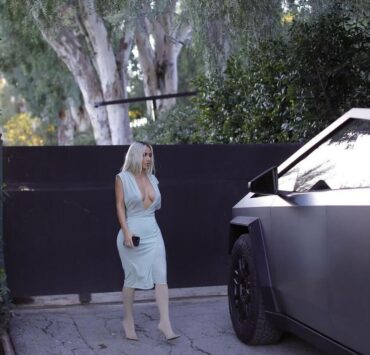 5 роскошных женщин старше 50 лет, которые посетили MET GALA 2024 | Womfire